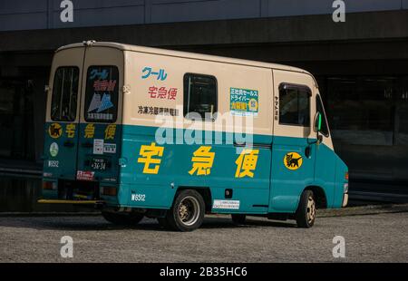Yamato Transport, "kuroneko", delivery van Stock Photo - Alamy