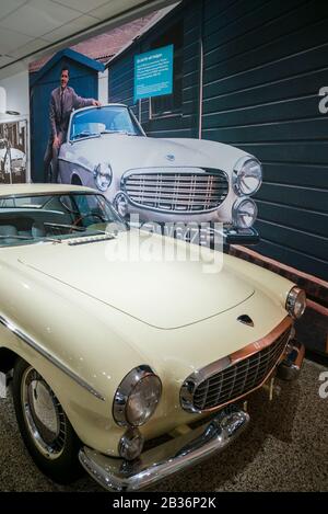 THE SAINT 1960s TV series with Roger Moore seen here with his Volvo ...