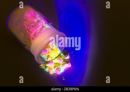 Fluorescent organic materials powder of red, yellow, green color for ...