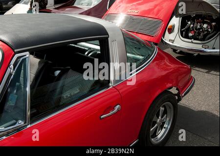 Classic Car Porsche 911 Sportwagen Stock Photo - Alamy