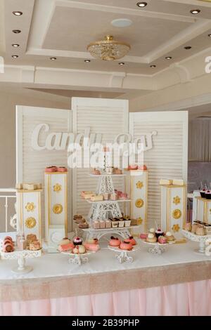 Candy Bar. Delicious sweet buffet with cupcakes. Sweet holiday buffet ...