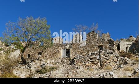 Ruins of an uninhabited village of Yesa in Navarre Stock Photo - Alamy