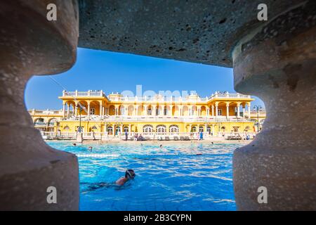 Hungary, Budapest, Szechenyi bath, swimming pool, bathers, chess, no ...