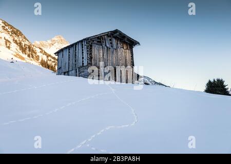 An old wooden barn in a snowy field Stock Photo - Alamy