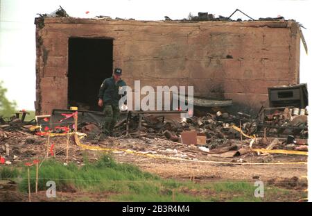 Waco Texas USA, April 1993: Federal agents scour the remains of the ...