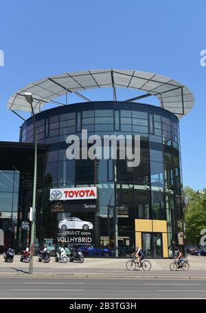 Toyota Autohaus, Stralauer Allee, Friedrichshain, Berlin Germany Stock ...