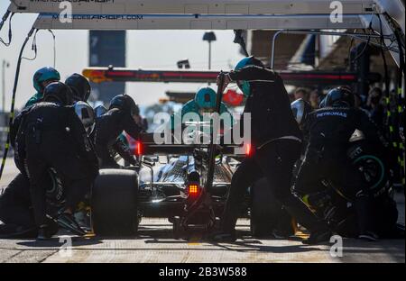 Mercedes AMG Petronas pit crew of driver Nico Rosberg changes tires in ...