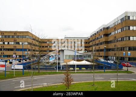 Main entrance to the Queen’s Medical Centre. The QMC is part of the ...