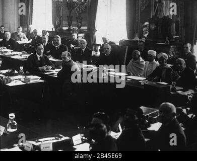 Second Round Table Conference in London Stock Photo - Alamy