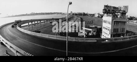 Old vintage 1900s picture of Princess Elizabeth with grandparents Stock ...
