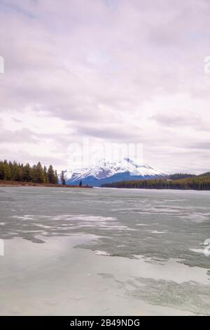 Beautiful view of frozen Maligne Lake in Jasper National Park Stock ...