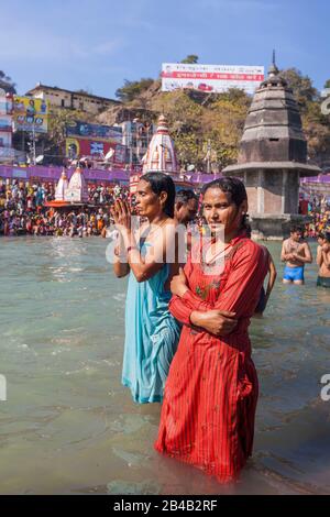 Hindu pilgrimage ritualistic bathing at the Ganges river at Haridwar ...