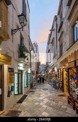 Alley in Otranto, Puglia, Italy Stock Photo - Alamy