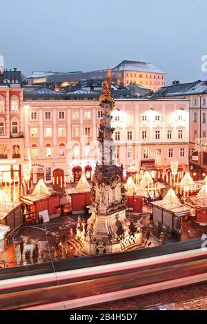 Christmas market at Linz main square Stock Photo - Alamy