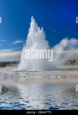 Great Fountain Geyser, Yellowstone National Park, Wyoming USA Stock ...