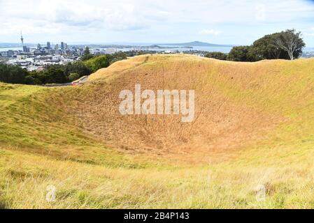 The extinct Mount Eden Volcano Auckland Stock Photo: 126230632 - Alamy