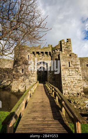 The drawbridge entrance to Beaumaris castle, Anglesey Stock Photo - Alamy