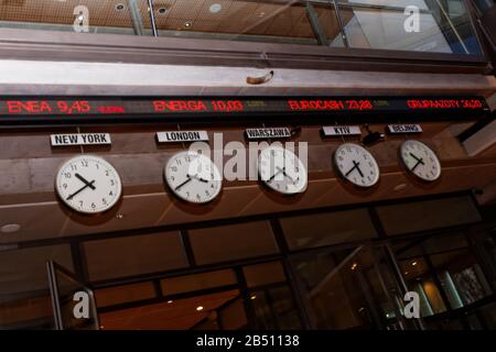Trading floor of the London Stock Exchange in the early 1980s Stock ...