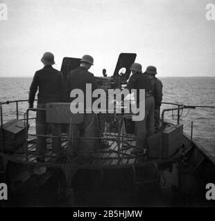 Kriegsfischkutter KFK 55 Deutsche Kriegsmarine / Germany Navy War ...
