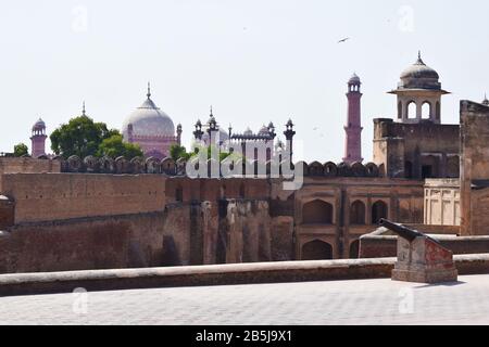 Beautiful architectural view of lahore fort Stock Photo - Alamy