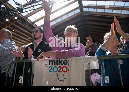 Supporters attend Michael Bloomberg rally at The Rustic for Super ...