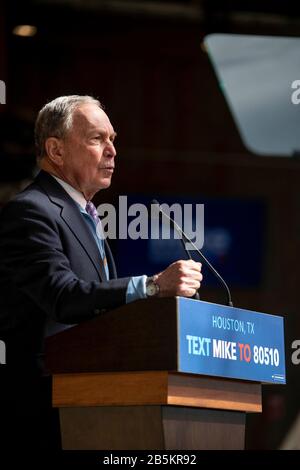 Michael Bloomberg hosts a rally at The Rustic for Super Tuesday on ...