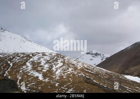 High altitude landscapes at Karo La Pass (altitude 5000 m, 15000 ft ...