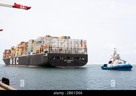 Container ship arriving at Container Terminal, Barcelona harbour ...