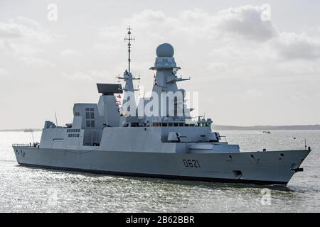 The French Marine Nationale Horizon class frigate FS CHEVALIER PAUL (D621) leaving harbour Stock ...