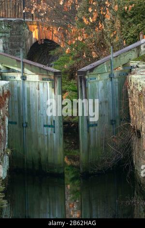 Lock 12 along Farmington Canal Heritage Trail, Lock 12 Historical Park ...