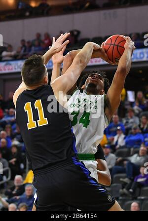 Purdue Fort Wayne forward Dylan Carl, left, drives in front of Ohio ...