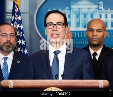 Washington, United States. 09th Mar, 2025. Elon Musk walks across the ...