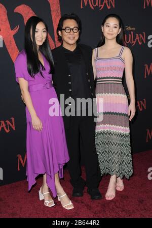 LOS ANGELES - MAR 9: Jet Li, Jada Li, Jane Li at the "Mulan" Premiere ...