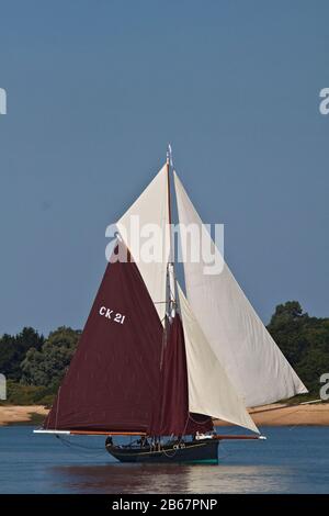 Essex sailing smack CK21 Maria in full sail Stock Photo - Alamy