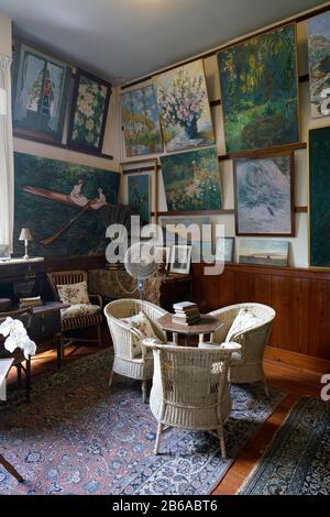 Visitors inside of the first studio of Claude Monet in Giverny in ...