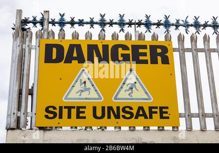 Sign - "Unsafe Railings Stock Photo - Alamy