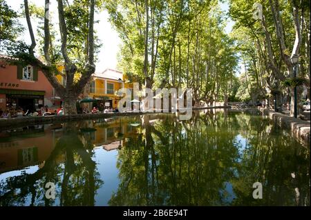 Cucuron market, Provence Stock Photo - Alamy