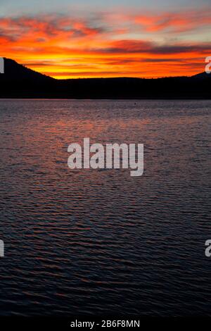 Haystack Reservoir sunrise, Crooked River National Grassland, Oregon ...