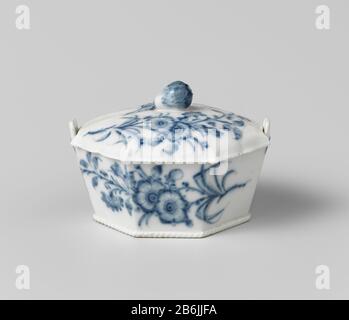 Dish, painted with flower branches. Dish of porcelain. Without ear ...