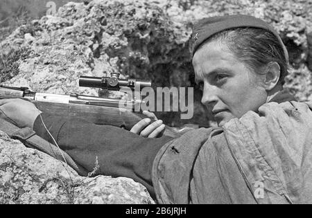 LUDMILA PAVLICHENKO (1916-1974) Ace Soviet Red Army sniper credited ...