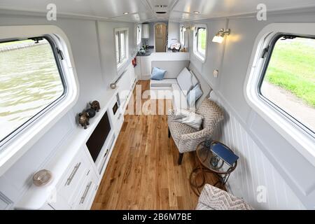 Inside a narrowboat Stock Photo - Alamy