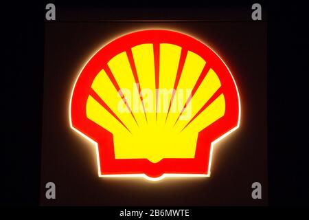 Shell petrol station logo Stock Photo - Alamy