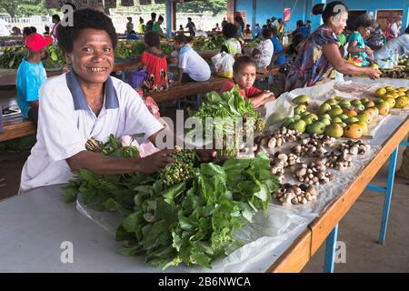 dh PNG Market economy ALOTAU PAPUA NEW GUINEA Native woman at fruit ...