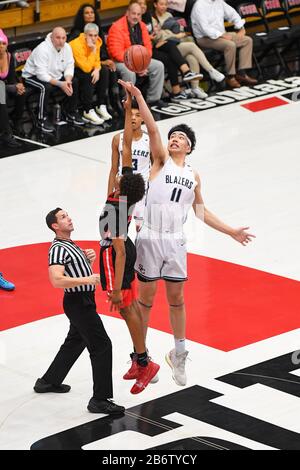Sierra Canyon Trailblazers center Harold Yu (11) and Mater Dei Monarchs ...
