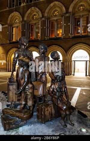 'Kindertransport - the arrival, a memorial by Frank Meisler at ...