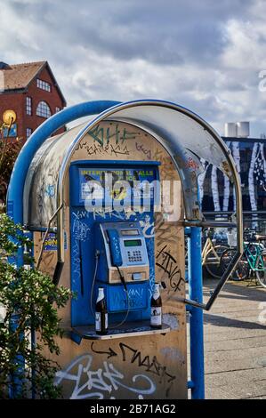 Berlin, public phone booth in Deutsche Telekom AG Stock Photo - Alamy
