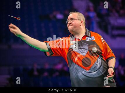 Stephen Bunting of England throws his dart during the semifinal match ...