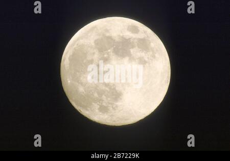 Austin, Texas USA, 1994: Full moon on the 25th anniversary of the ...