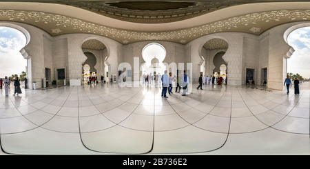 360° view of Sheikh Zayed Grand Mosque, Abu Dhabi - Alamy