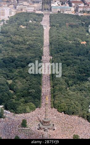Love Parade 1997 in Berlin Germany Stock Photo - Alamy